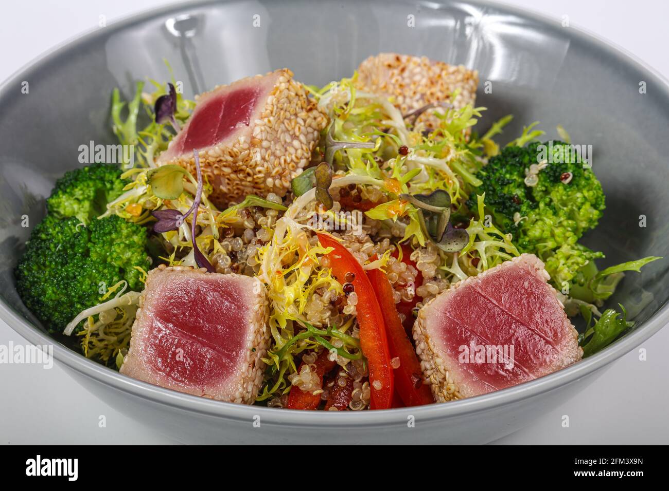 Nicoise salad with roasted tuna fish Stock Photo - Alamy