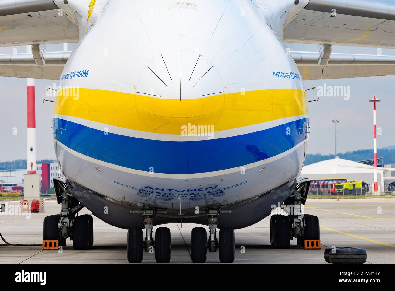 Antonov an 124 front hi-res stock photography and images - Alamy