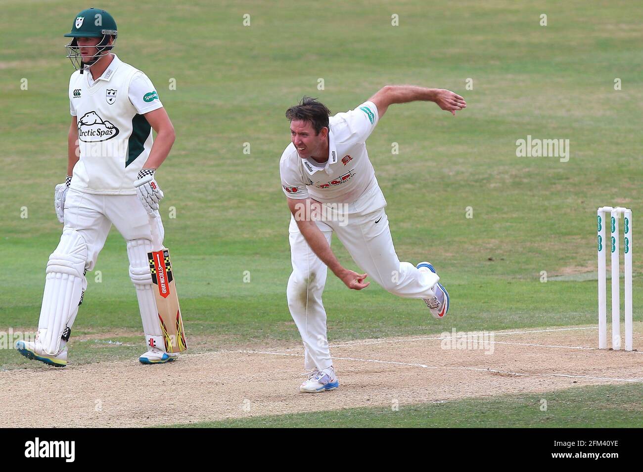David Masters in bowling action for Essex during Essex CCC vs ...