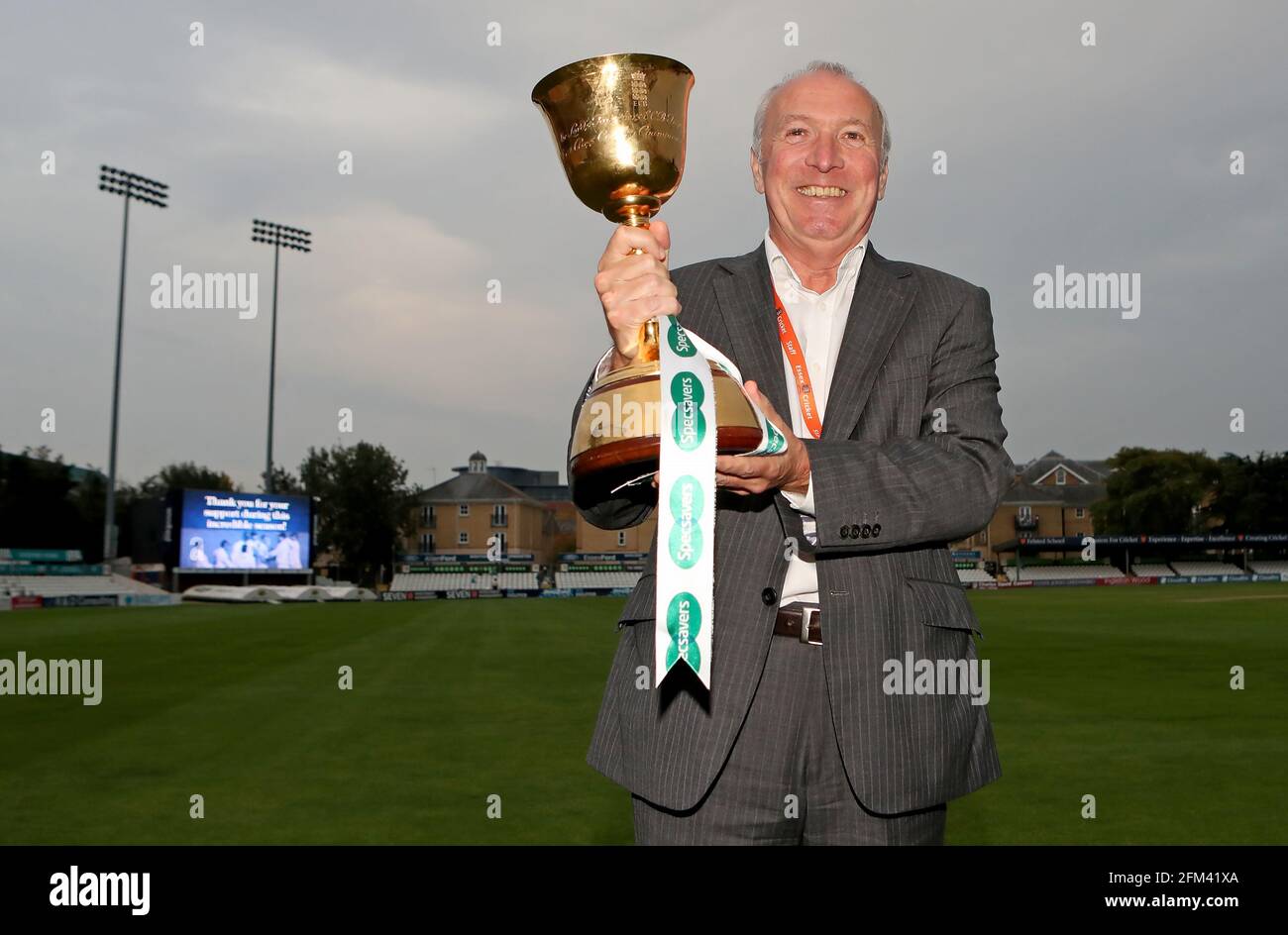Cricket di specsavers hi-res stock photography and images - Alamy