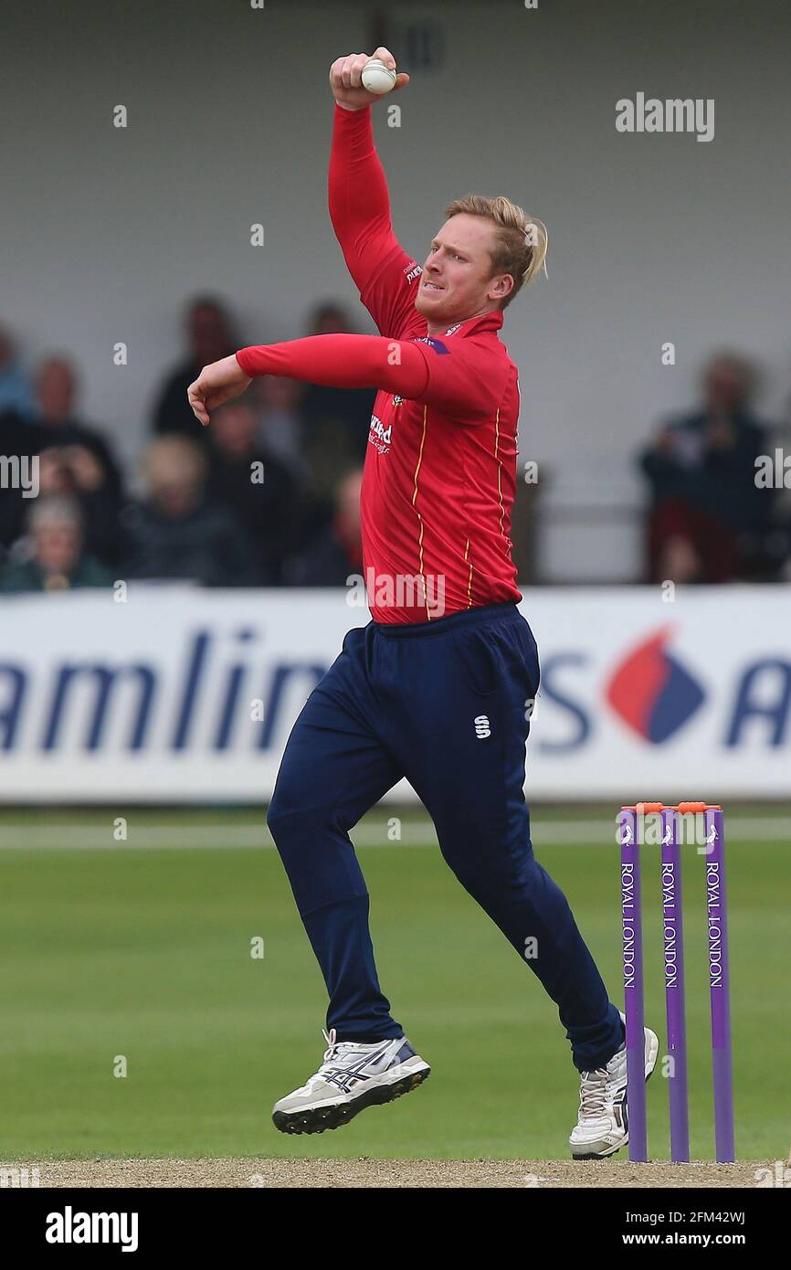Simon Harmer in bowling action for Essex during Essex Eagles vs ...