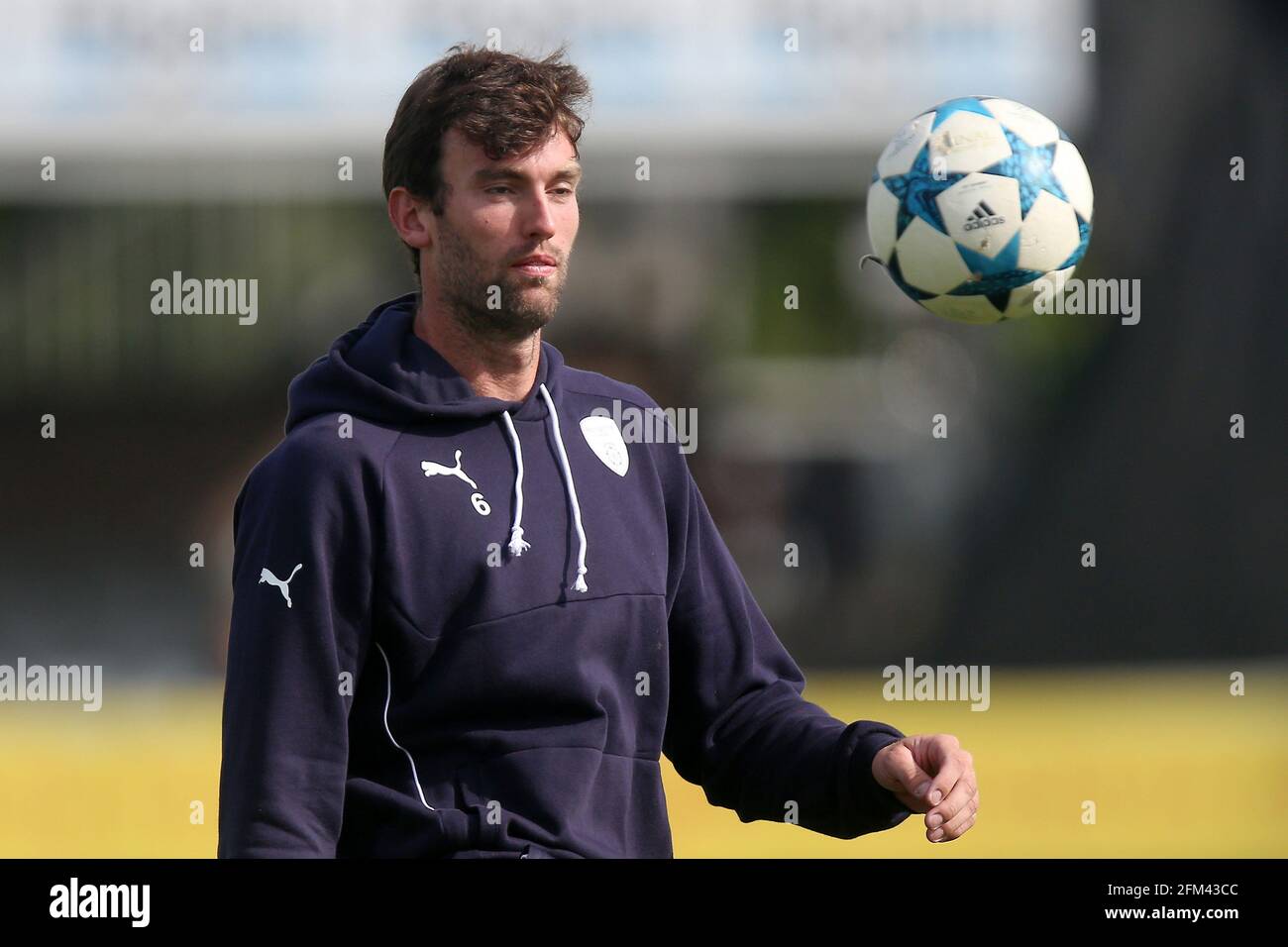 Reece Topley of Hampshire warms up during Essex Eagles vs Hampshire ...