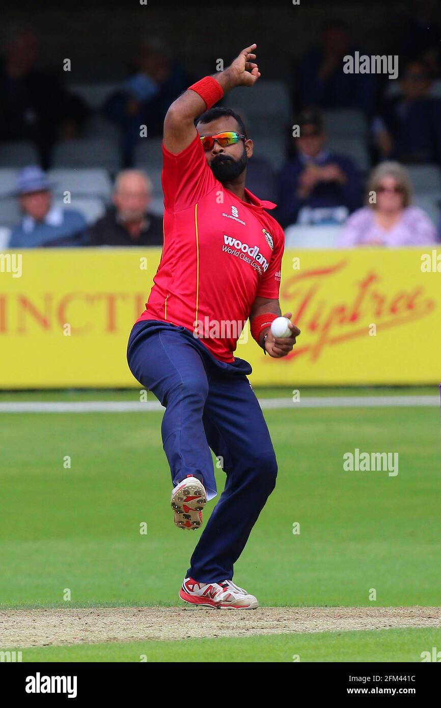 Ashar Zaidi of Essex in bowling action during Essex Eagles vs Kent ...