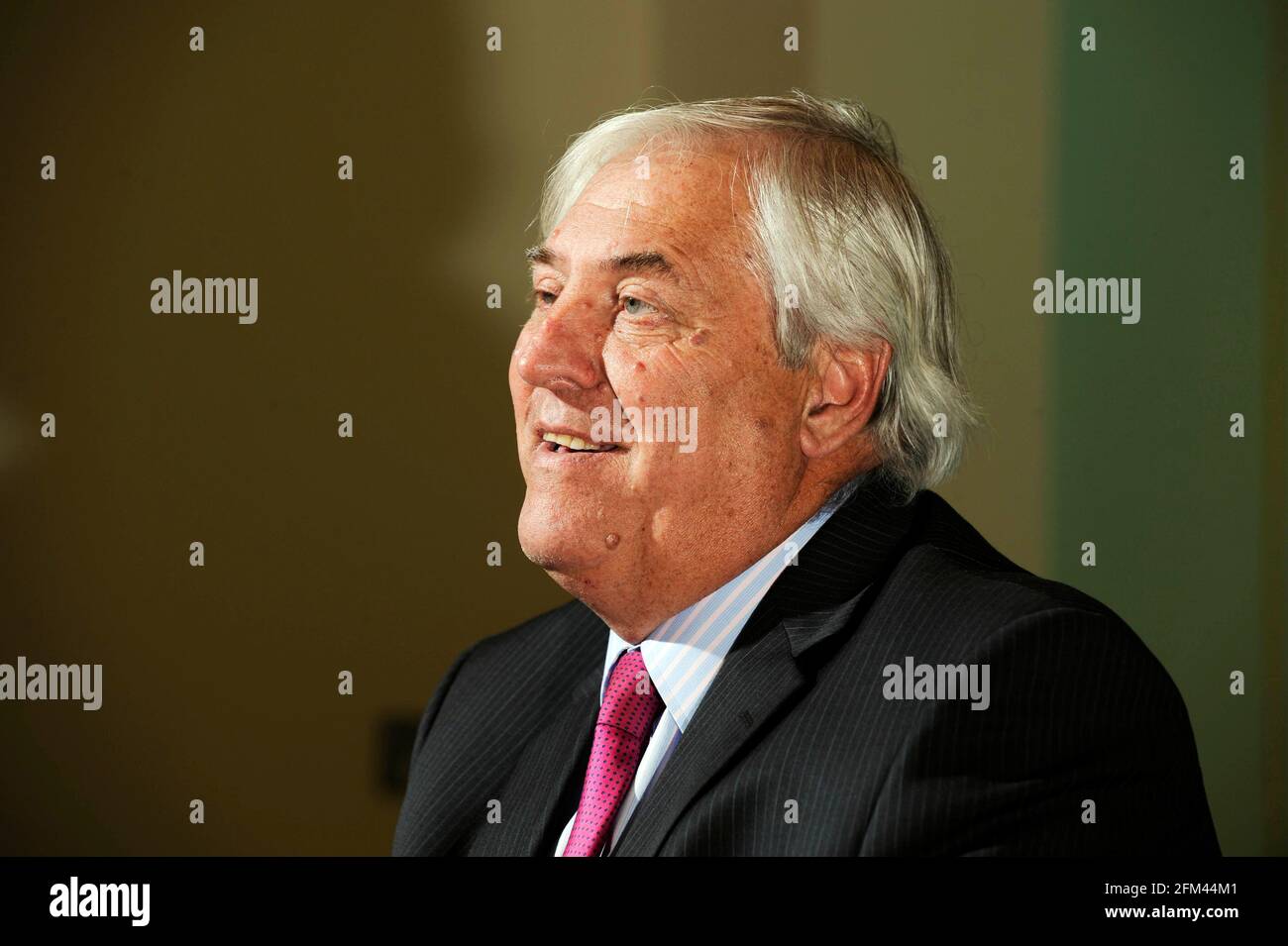 Keith Hackett Referee High Resolution Stock Photography and Images - Alamy