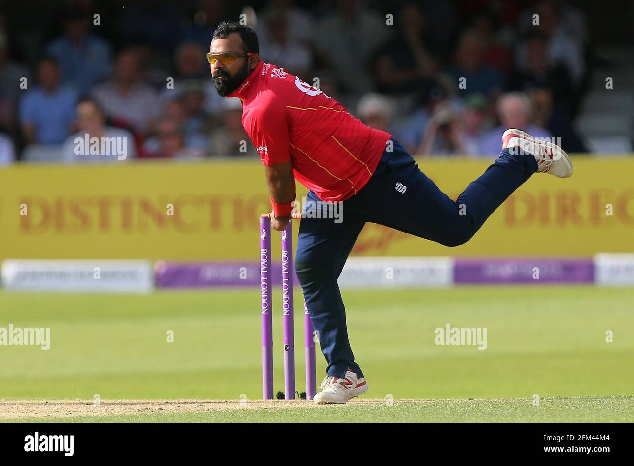 Semi professional cricket hi-res stock photography and images - Alamy