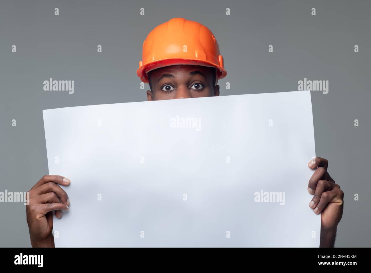 Man hiding sheet hi-res stock photography and images - Alamy