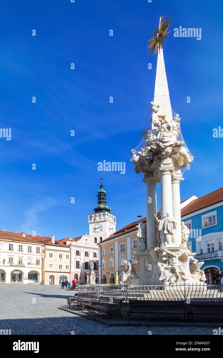 zamek a sloup Nejsvetejsi trojice, Mikulov, Jizni Morava, Ceska ...