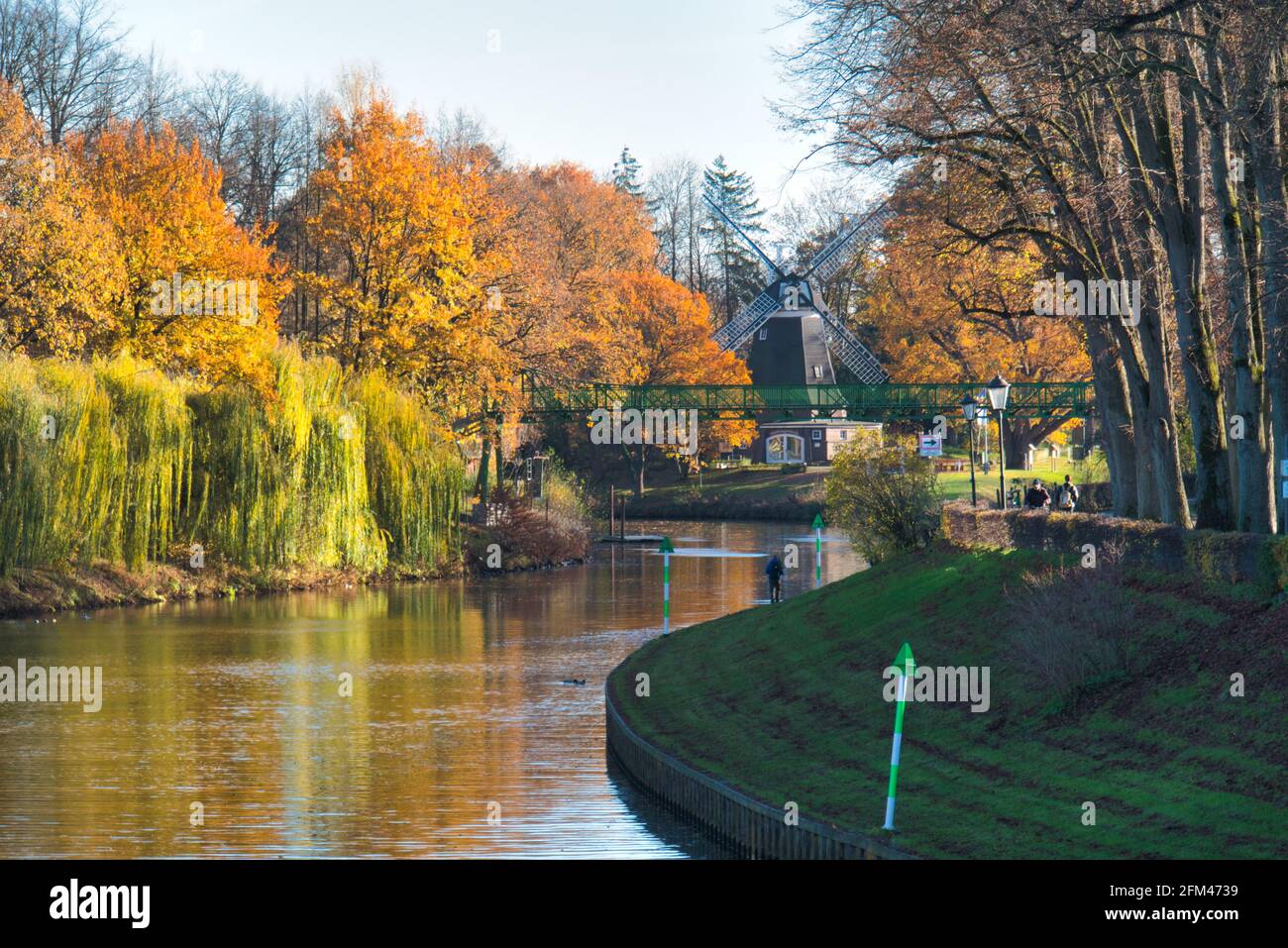 Kanal in park im hi-res stock photography and images - Alamy