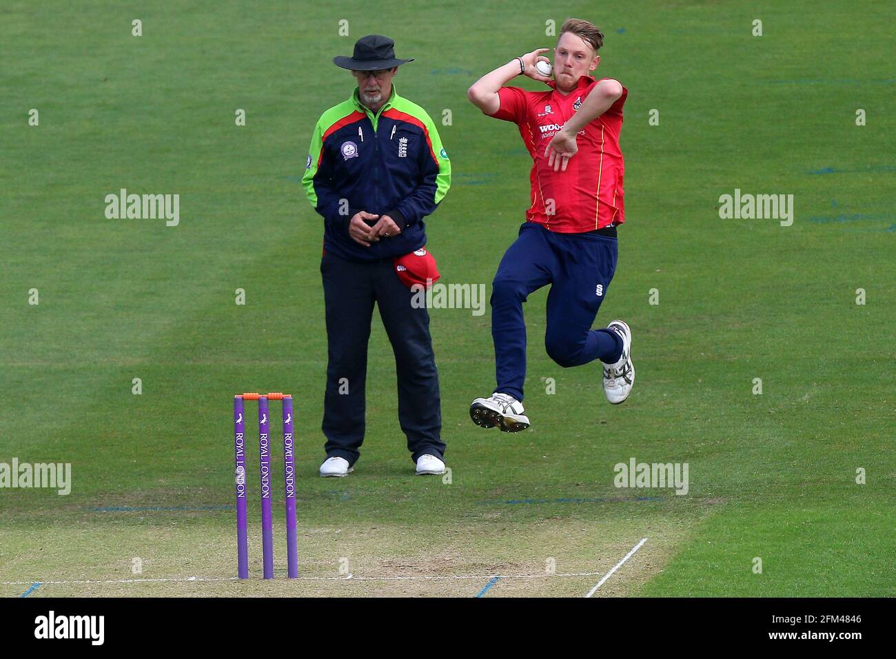 Jamie Porter in bowling action for Essex during Glamorgan vs Essex ...