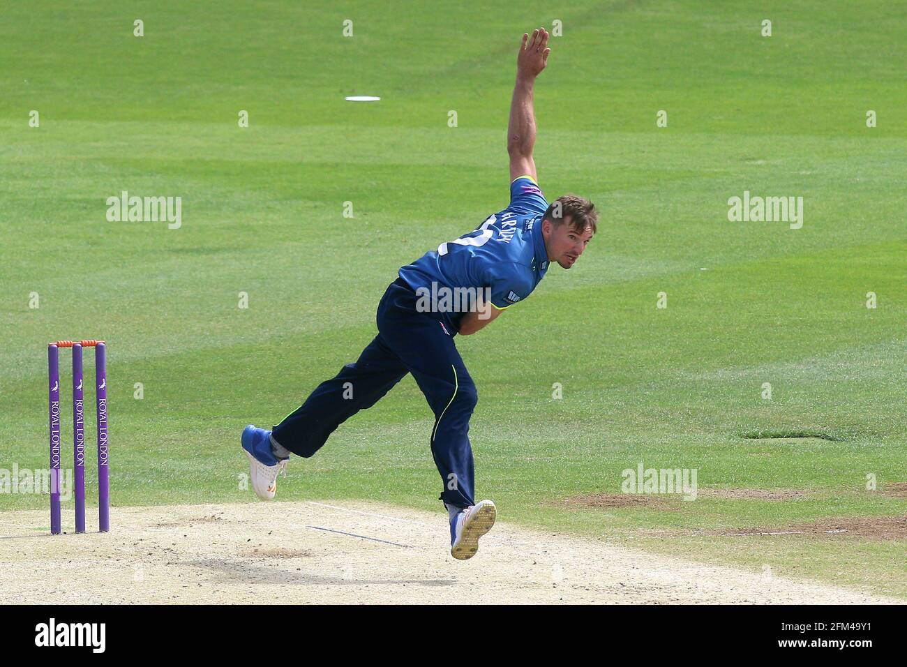 Charlie Hartley in bowling action for Kent during Kent Spitfires vs ...