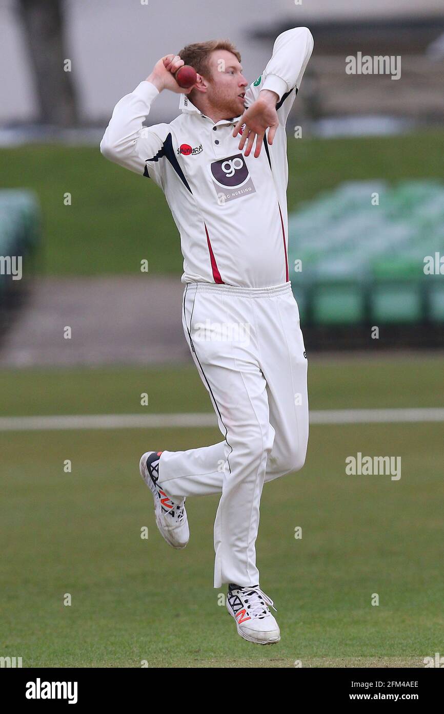 Adam Riley in bowling action for Kent during Kent CCC vs Essex CCC ...