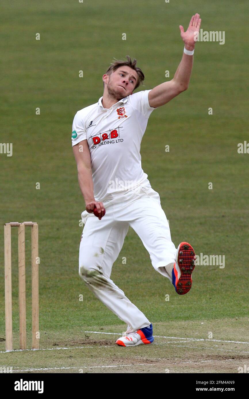 Aaron Beard in bowling action for Essex during Kent CCC vs Essex CCC ...