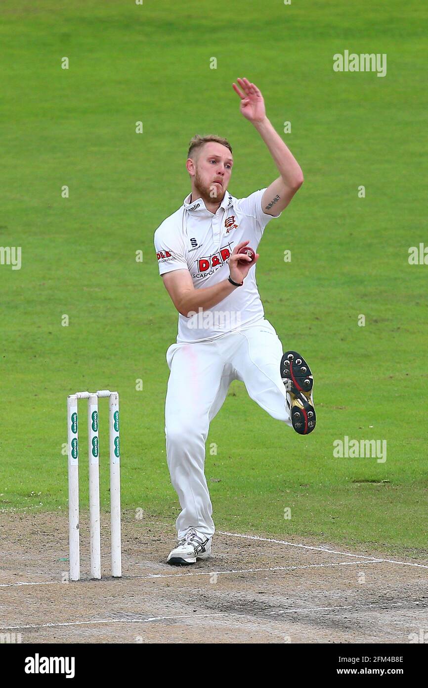 Jamie Porter in bowling action for Essex during Lancashire CCC vs Essex ...
