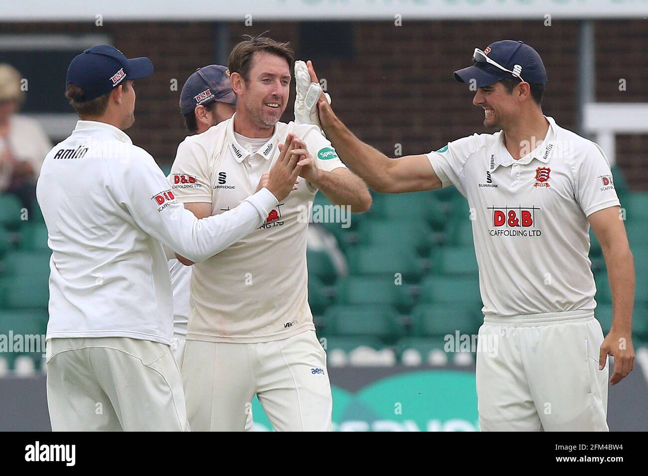 David Masters (C) of Essex celebrates taking the wicket of Paul Horton ...