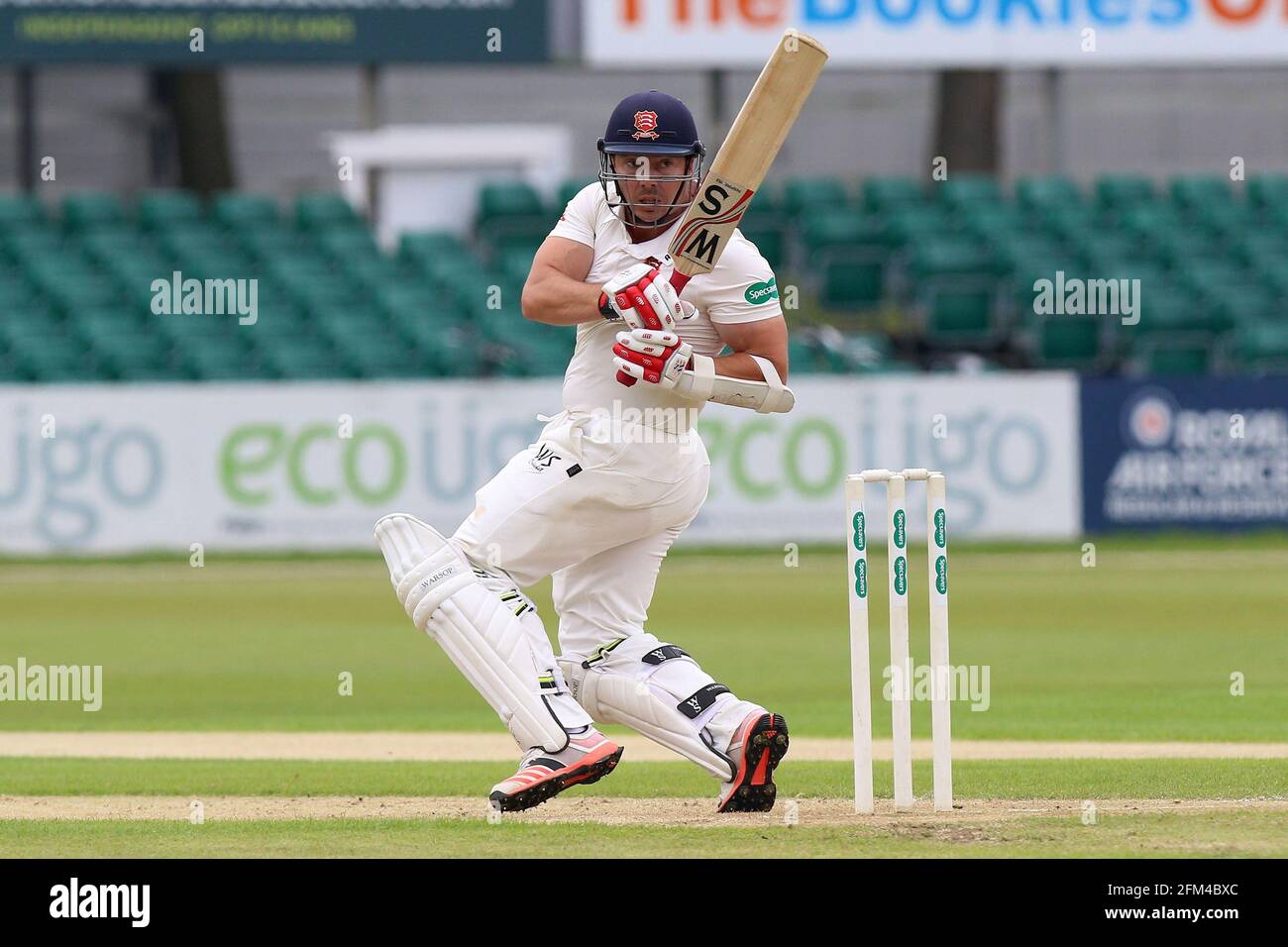 Graham Napier in batting action for Essex during Leicestershire CCC vs ...