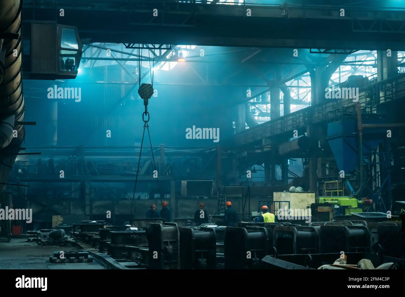 Workers in factory architecture hi-res stock photography and images - Alamy