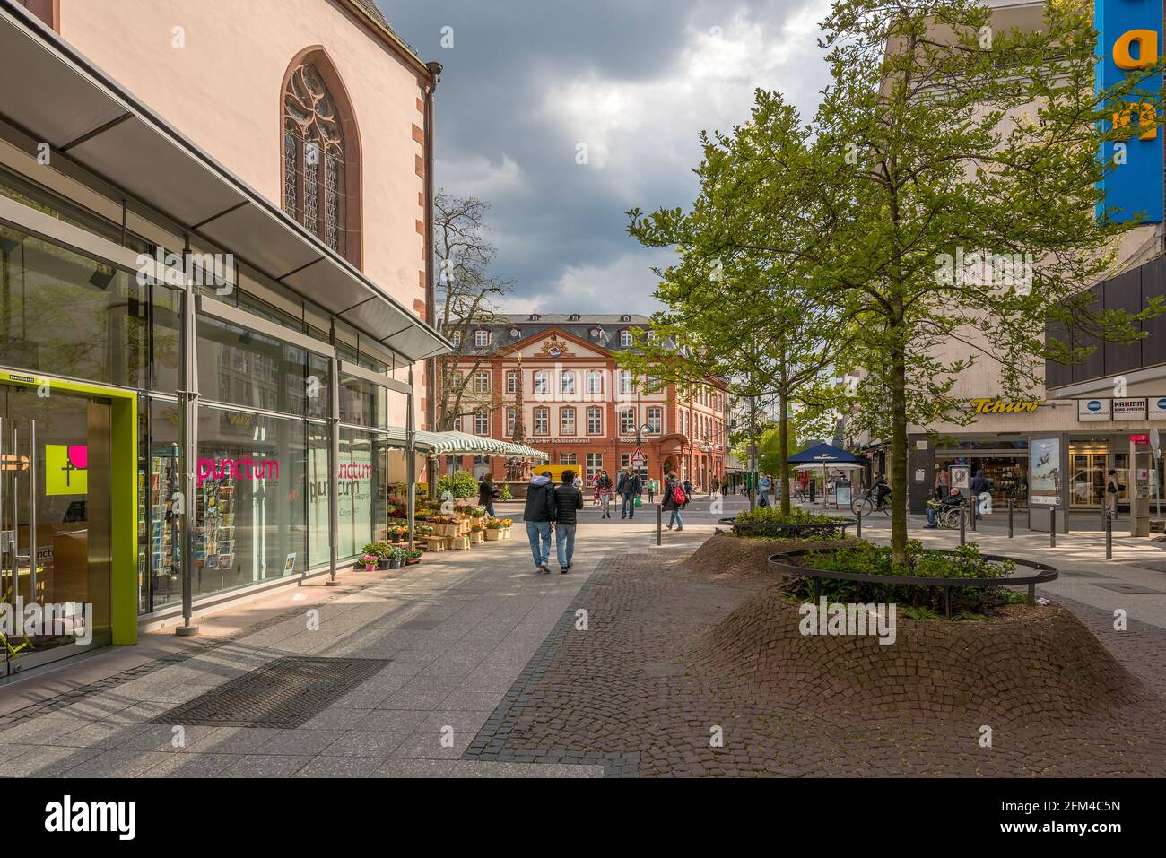 Liebfrauenberg square in the historic old town of Frankfurt am Main ...