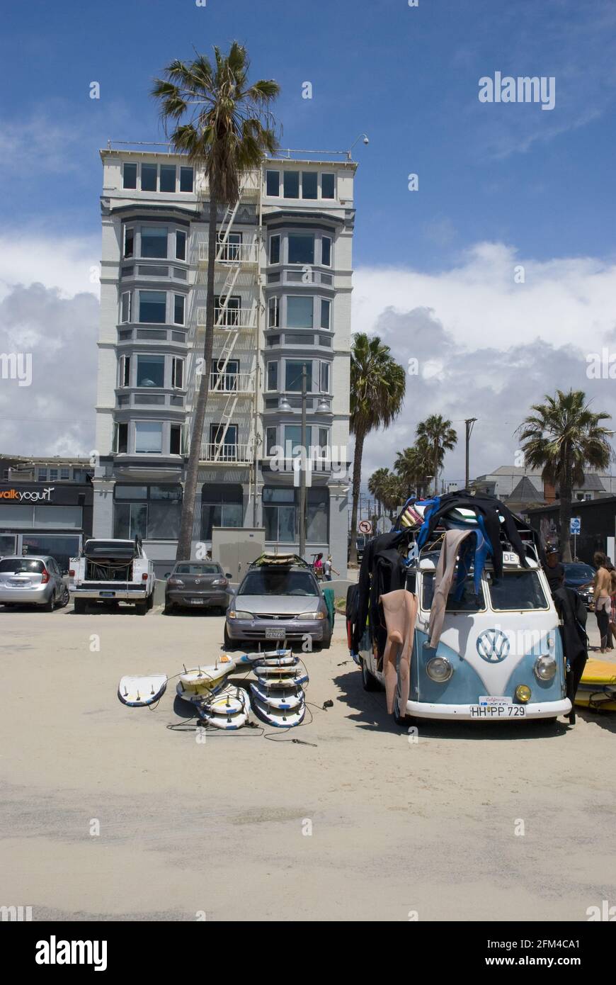 Vw bus beach surf hi-res stock photography and images - Alamy