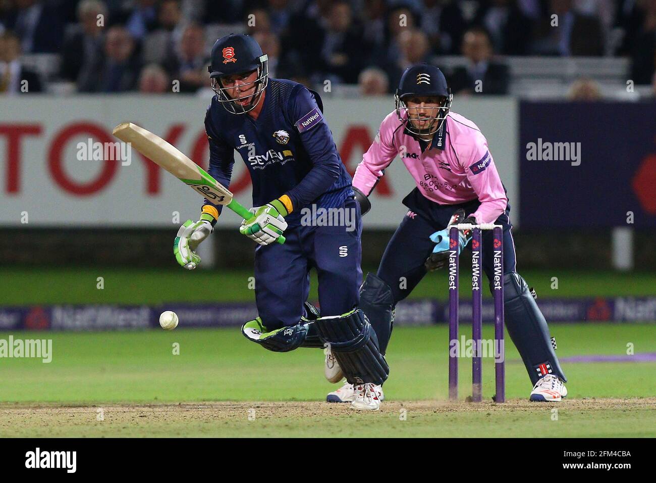 Middlesex behind the stumps hi-res stock photography and images - Alamy