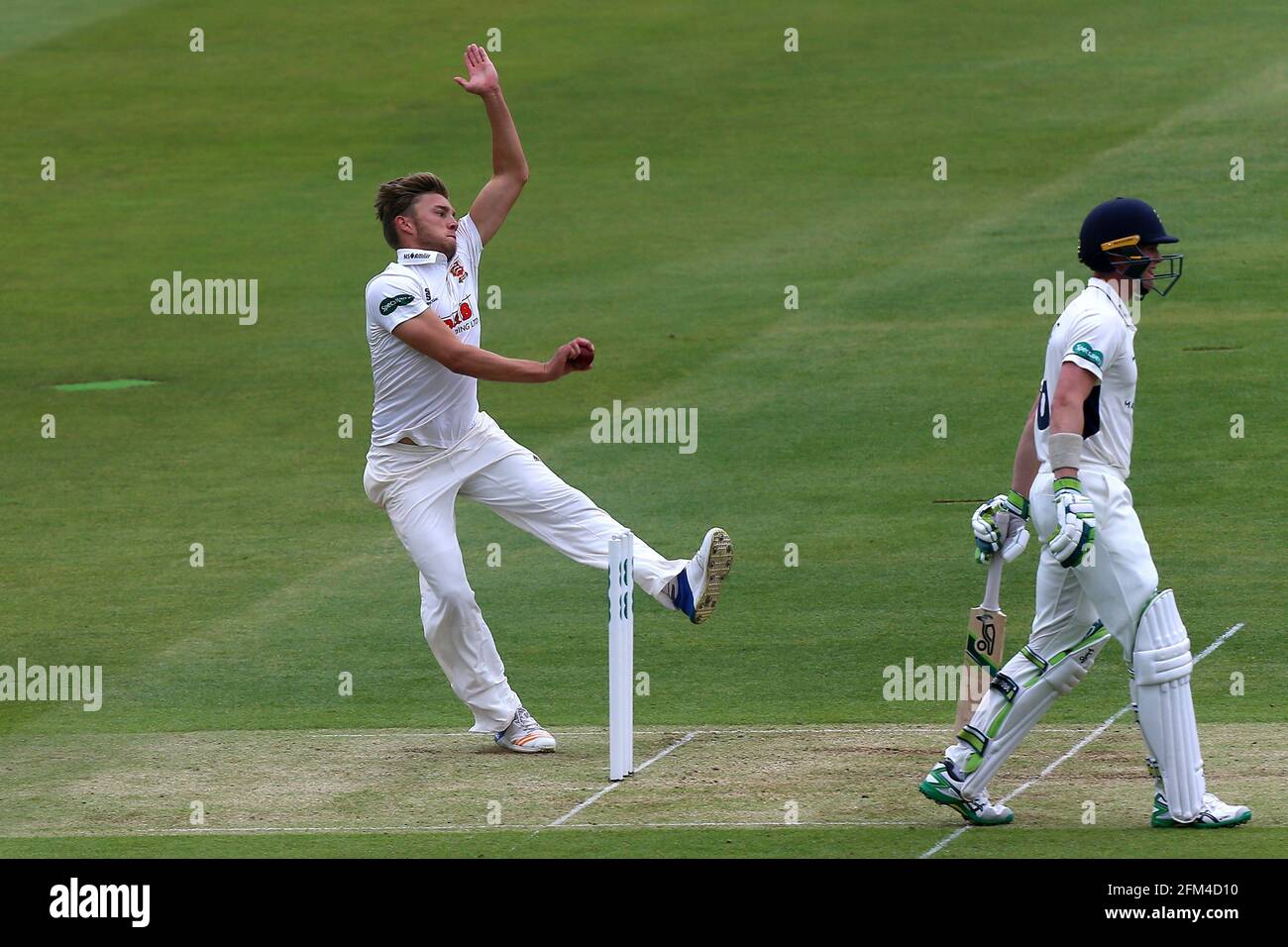 Aaron Beard in bowling action for Essex during Middlesex CCC vs Essex ...