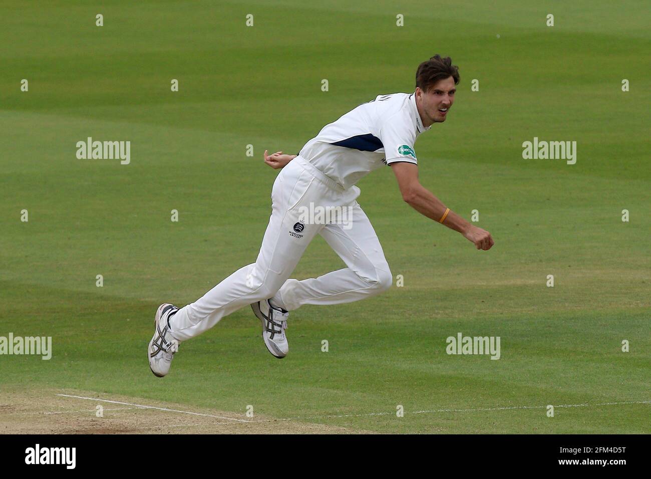 Steven Finn in bowling action for Middlesex during Middlesex CCC vs ...