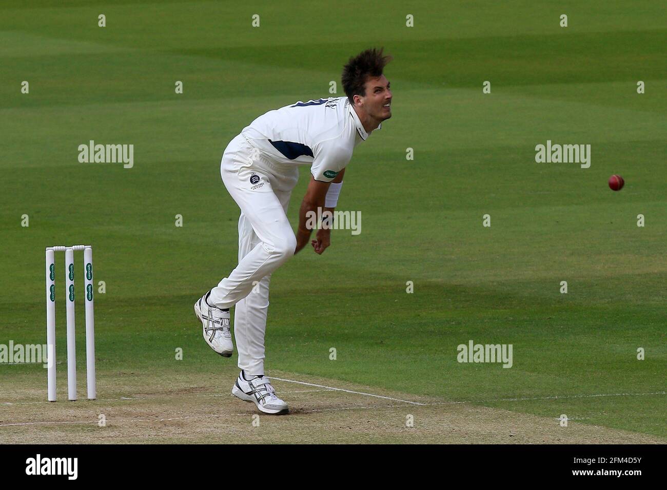 Steven Finn in bowling action for Middlesex during Middlesex CCC vs ...