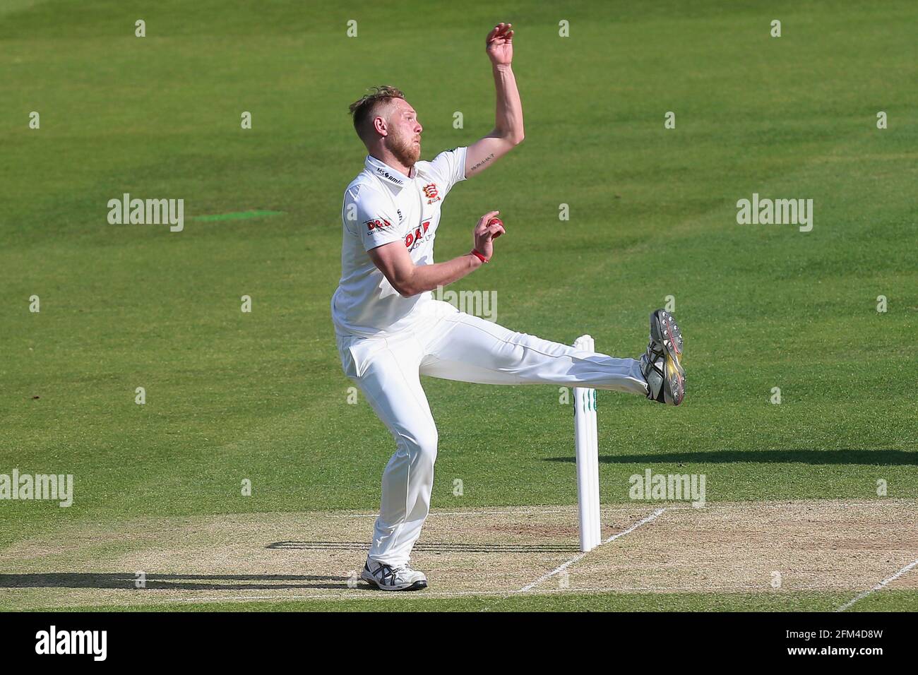 Jamie Porter in bowling action for Essex during Middlesex CCC vs Essex ...