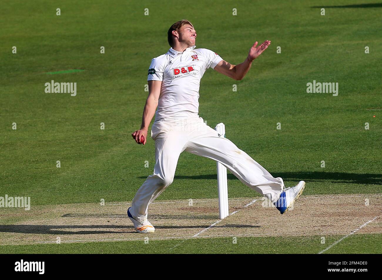 Aaron Beard in bowling action for Essex during Middlesex CCC vs Essex ...