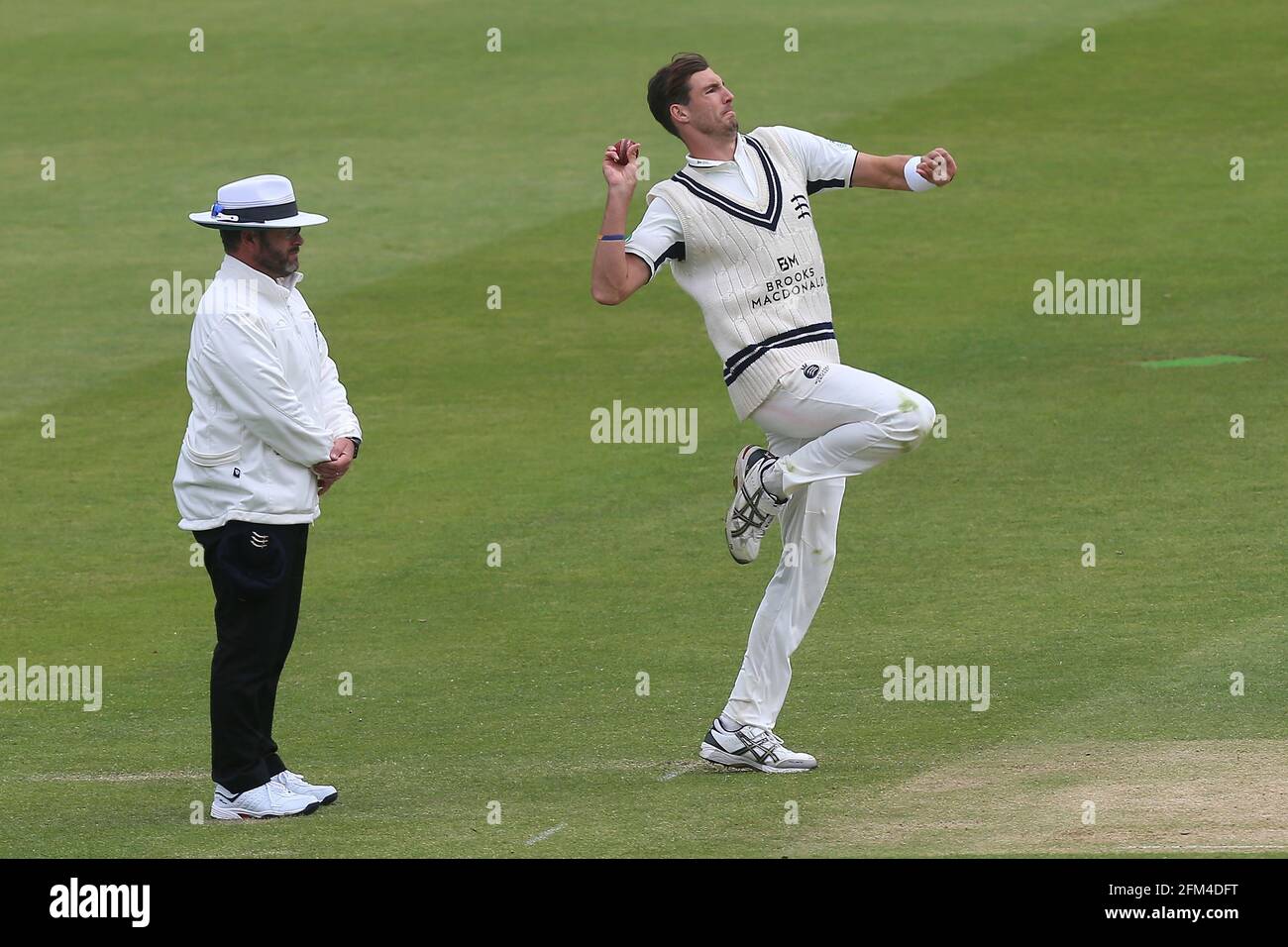 Steven Finn in bowling action for Middlesex during Middlesex CCC vs ...