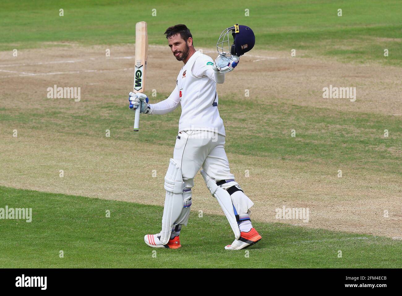 Ryan ten Doeschate of Essex celebrates scoring a century, 100 runs ...