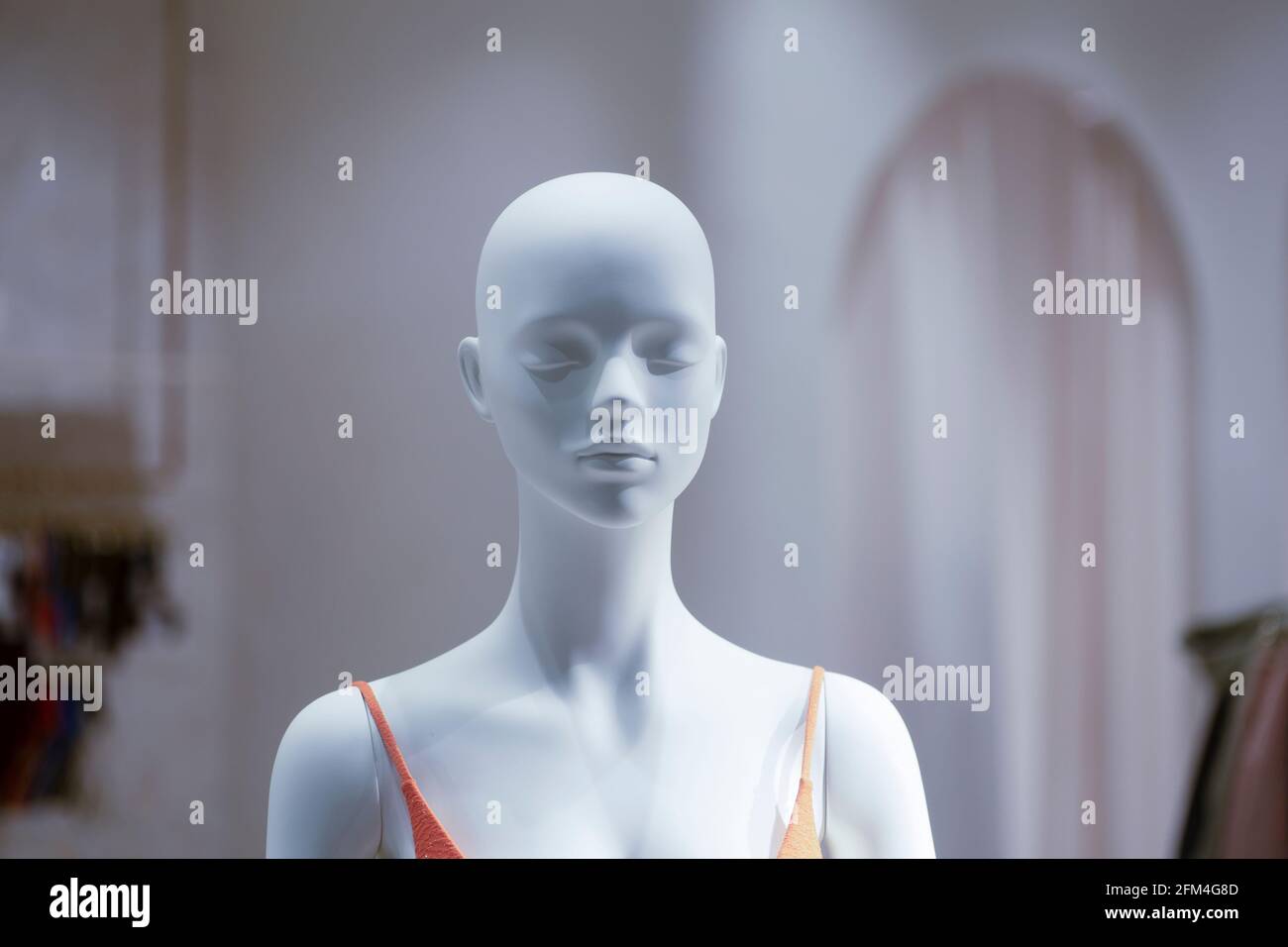 Shop interior display mannequin hi-res stock photography and images - Alamy