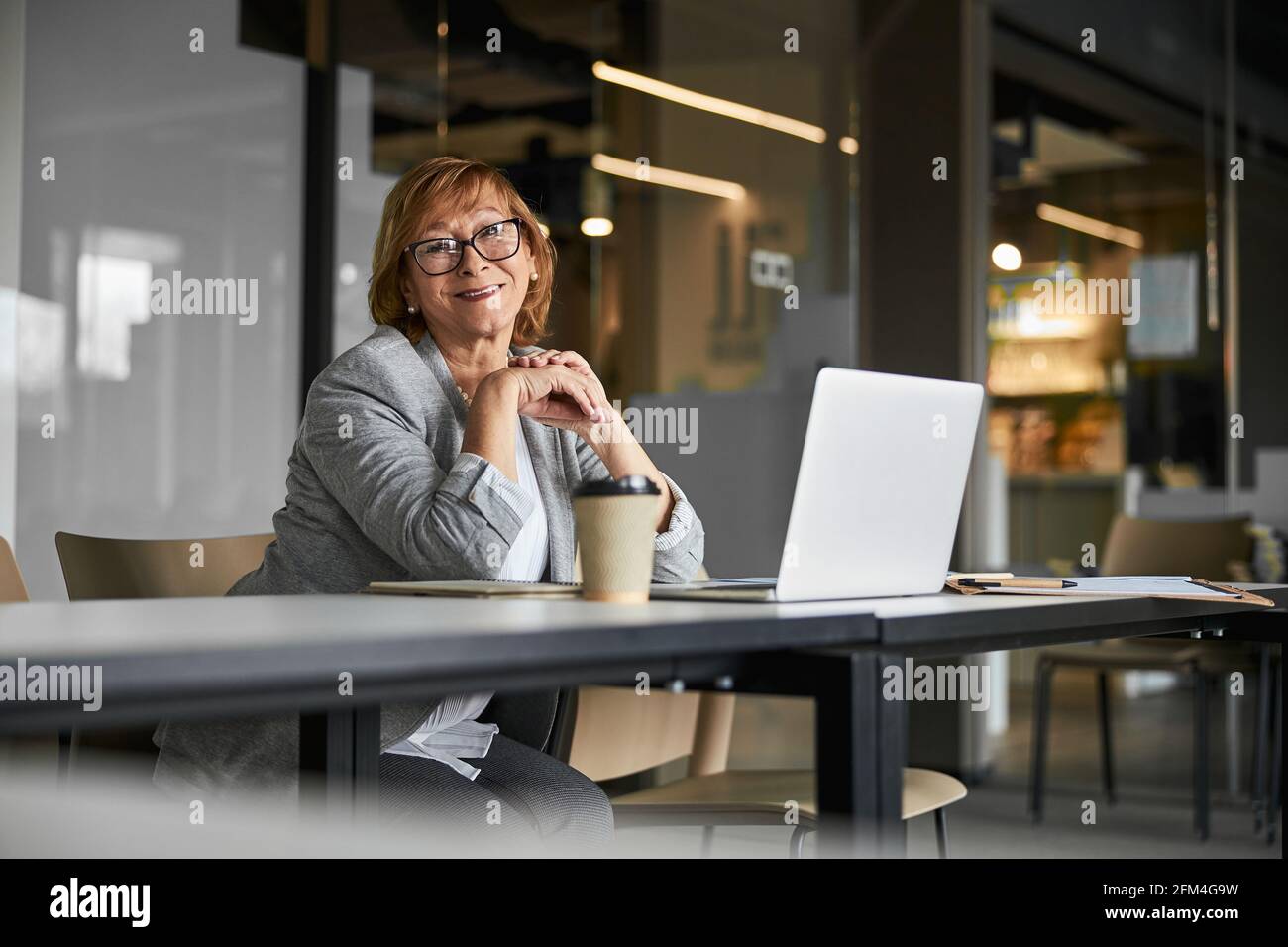 Lady office worker sitting near hi-res stock photography and images - Alamy