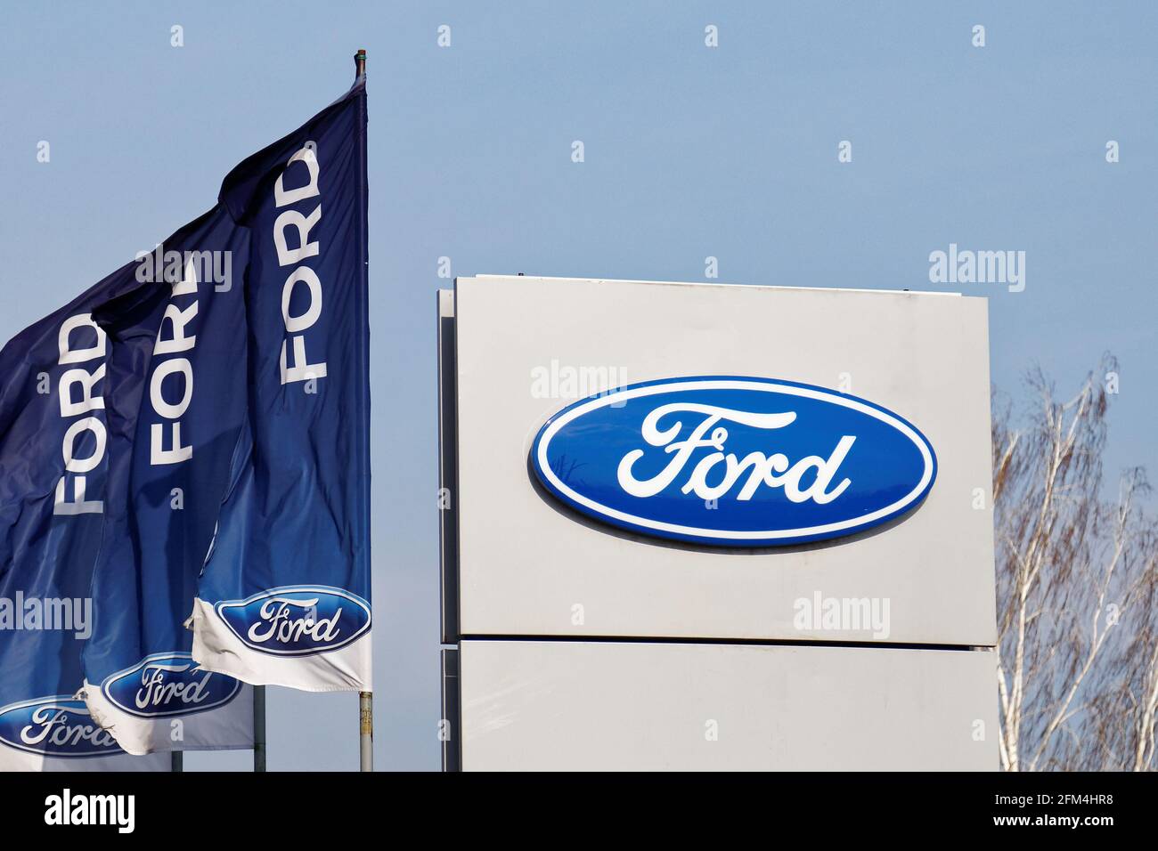 Ford car dealership flag hi-res stock photography and images - Alamy