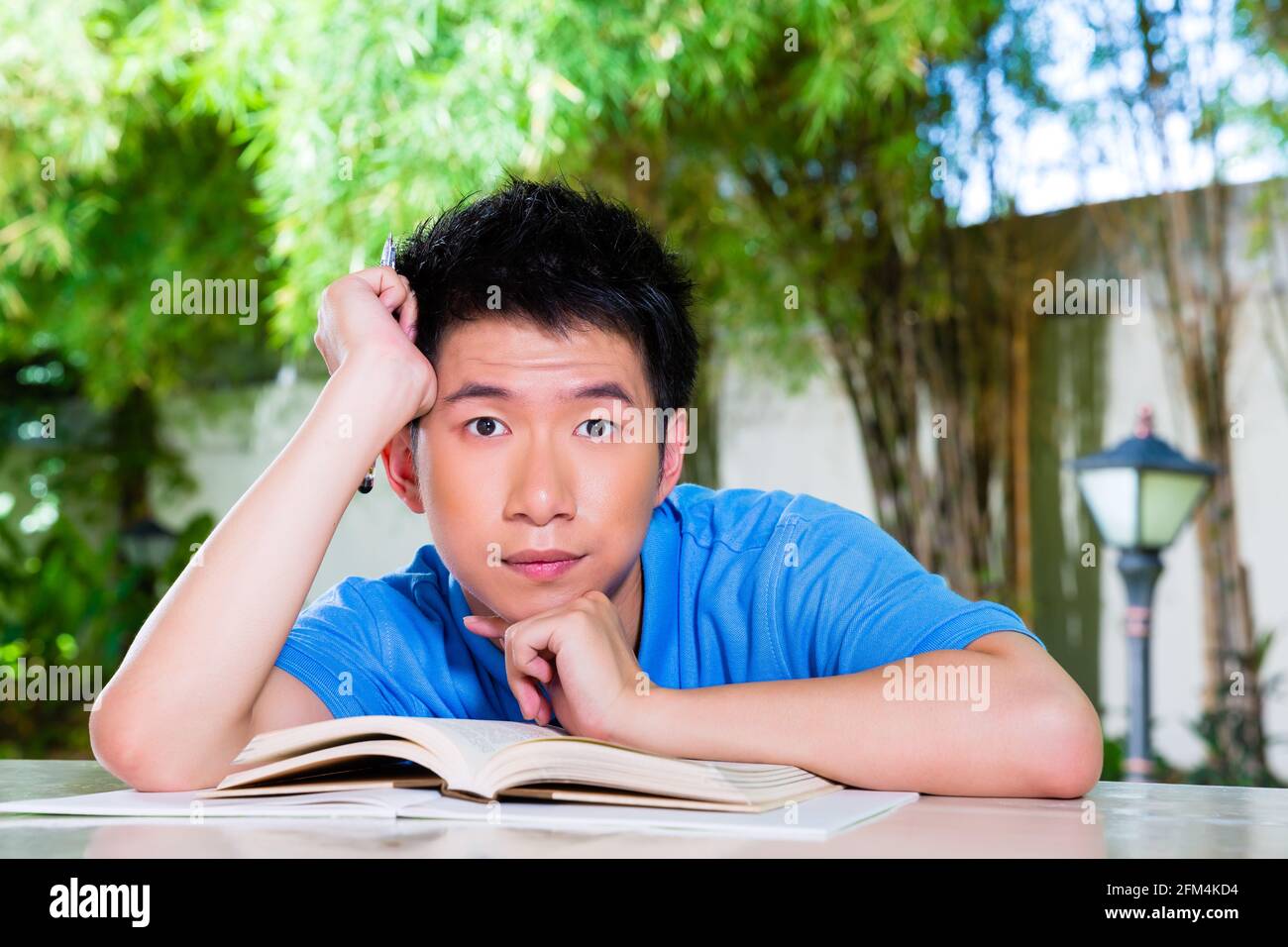 School textbook china hi-res stock photography and images - Alamy