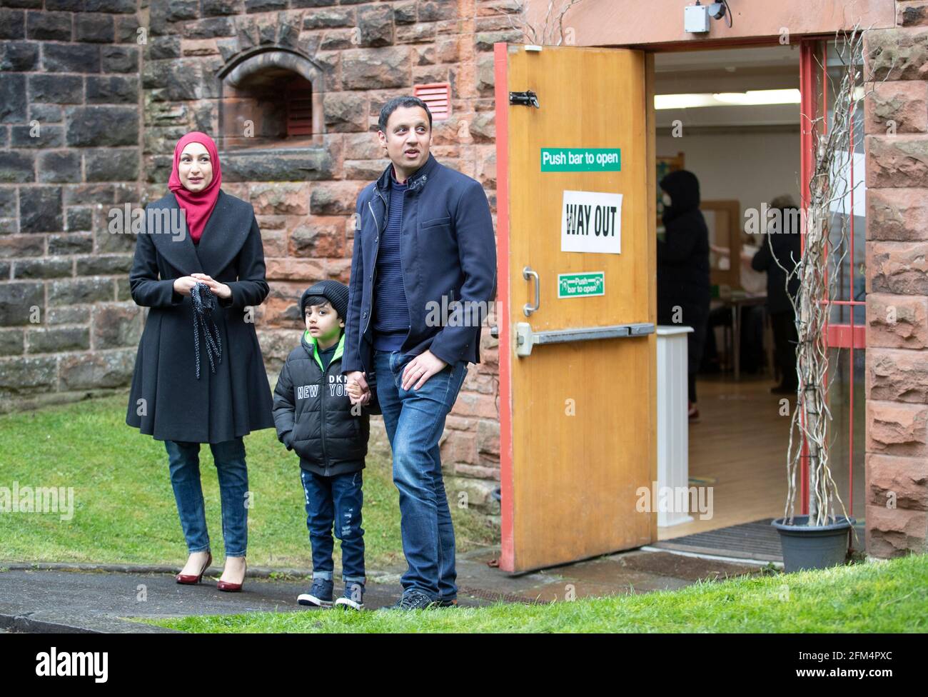 Anas sarwar with his wife hi-res stock photography and images - Alamy