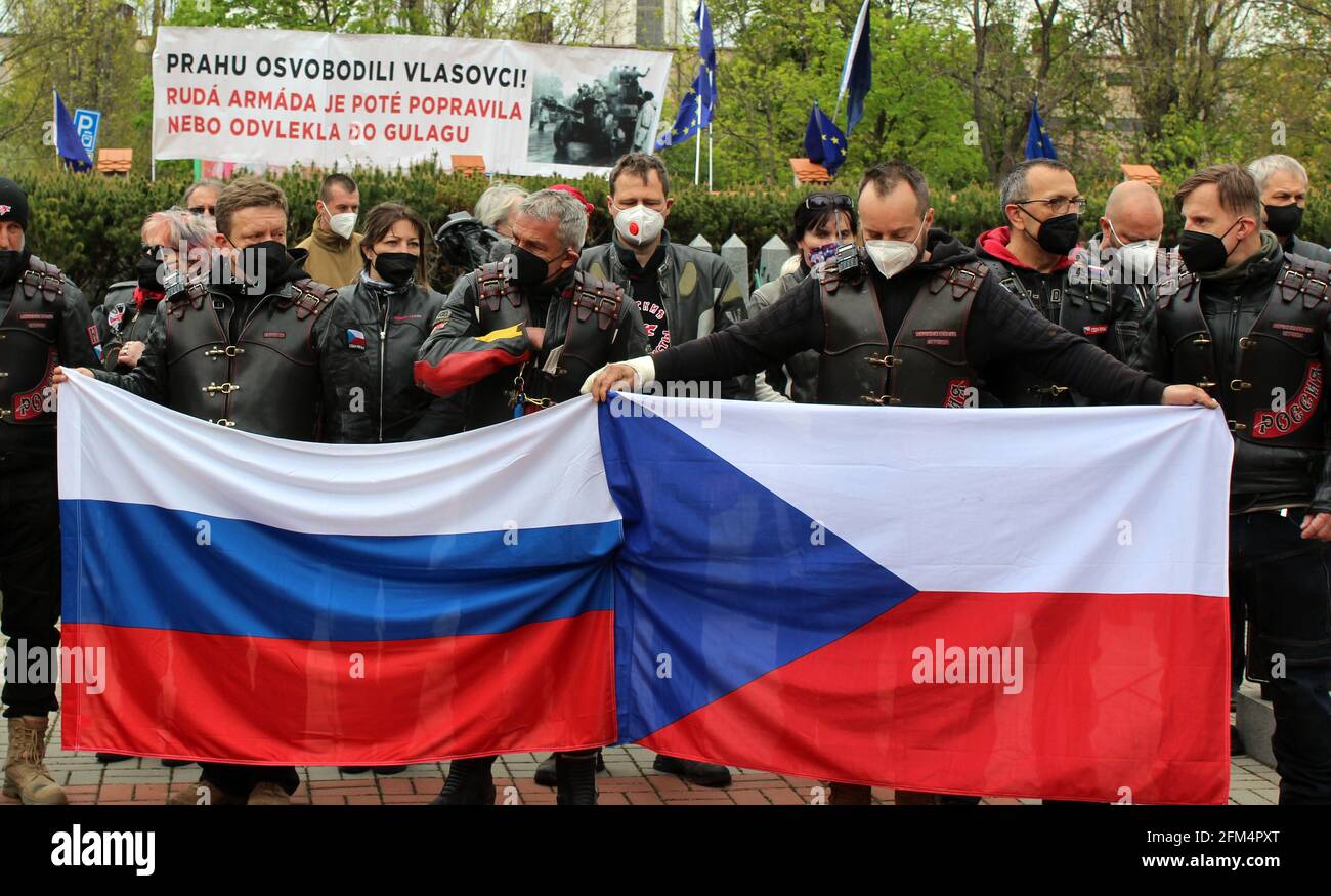 Night wolves hi-res stock photography and images - Alamy