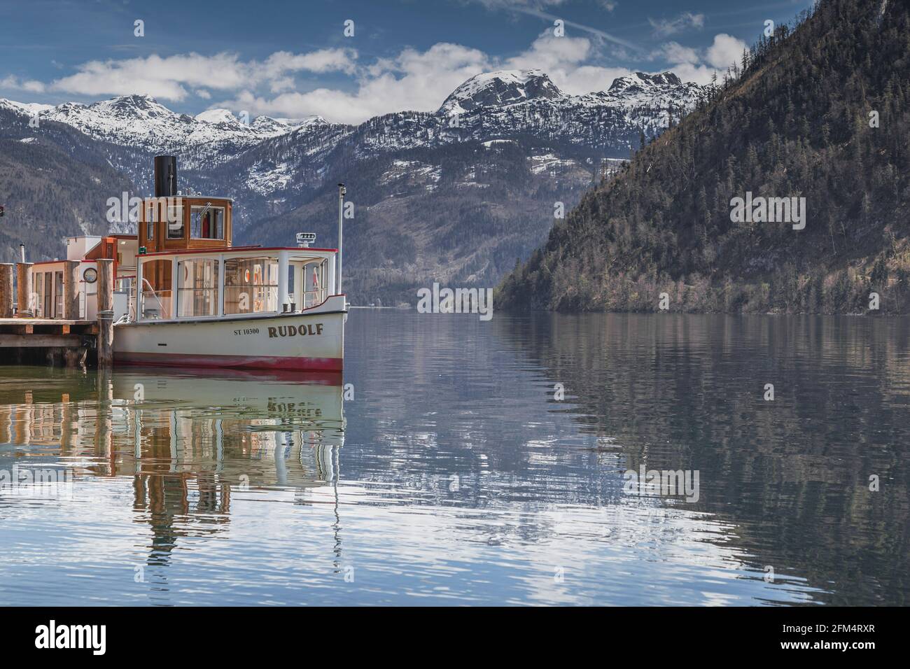 Grundlsee lake ausseerland salzkammergut hi-res stock photography and ...
