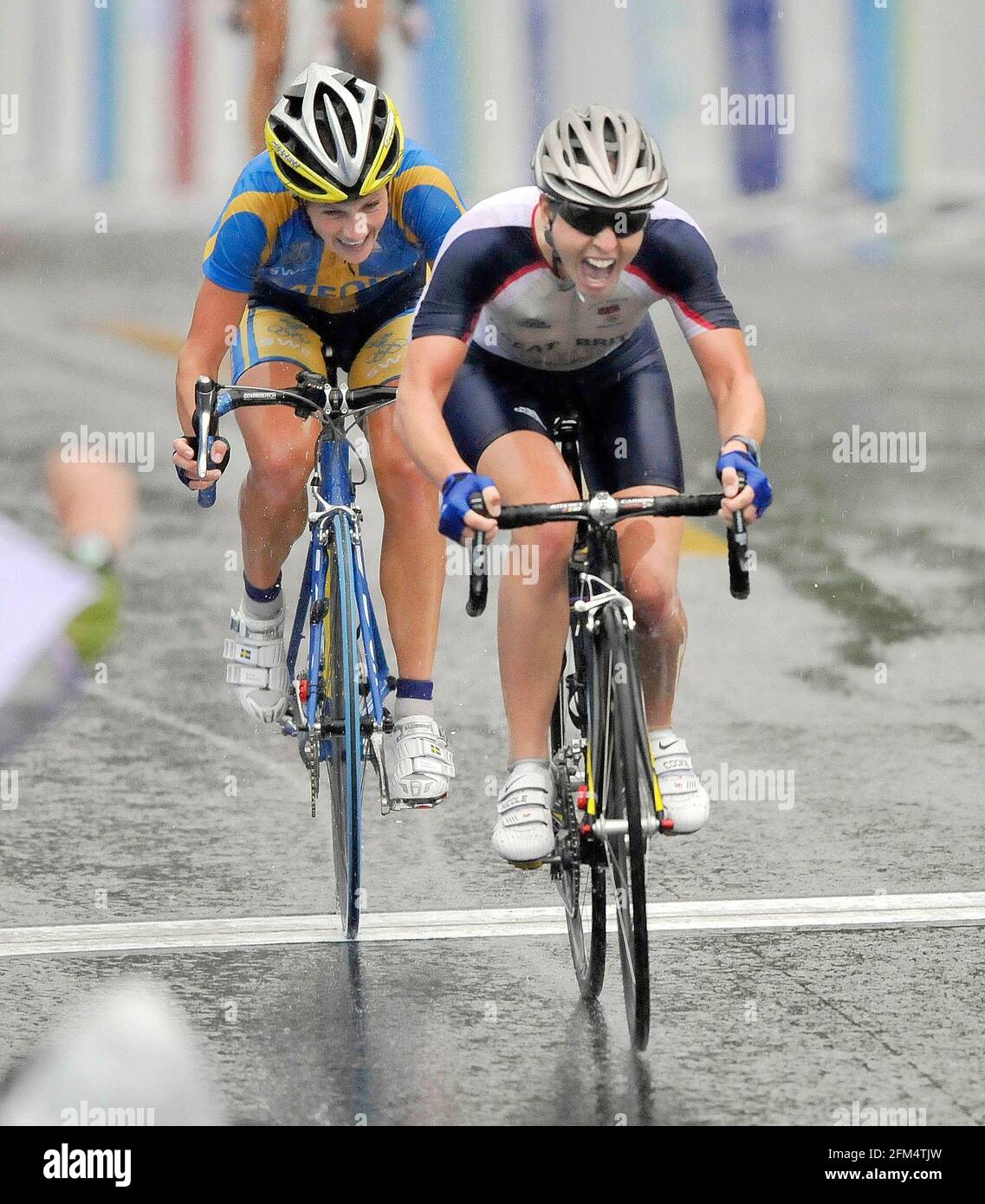 OLYMPIC GAMES BEIJING 2008. WOMANS ROAD RACE. NICOLE COOKE WINS GOLD ...