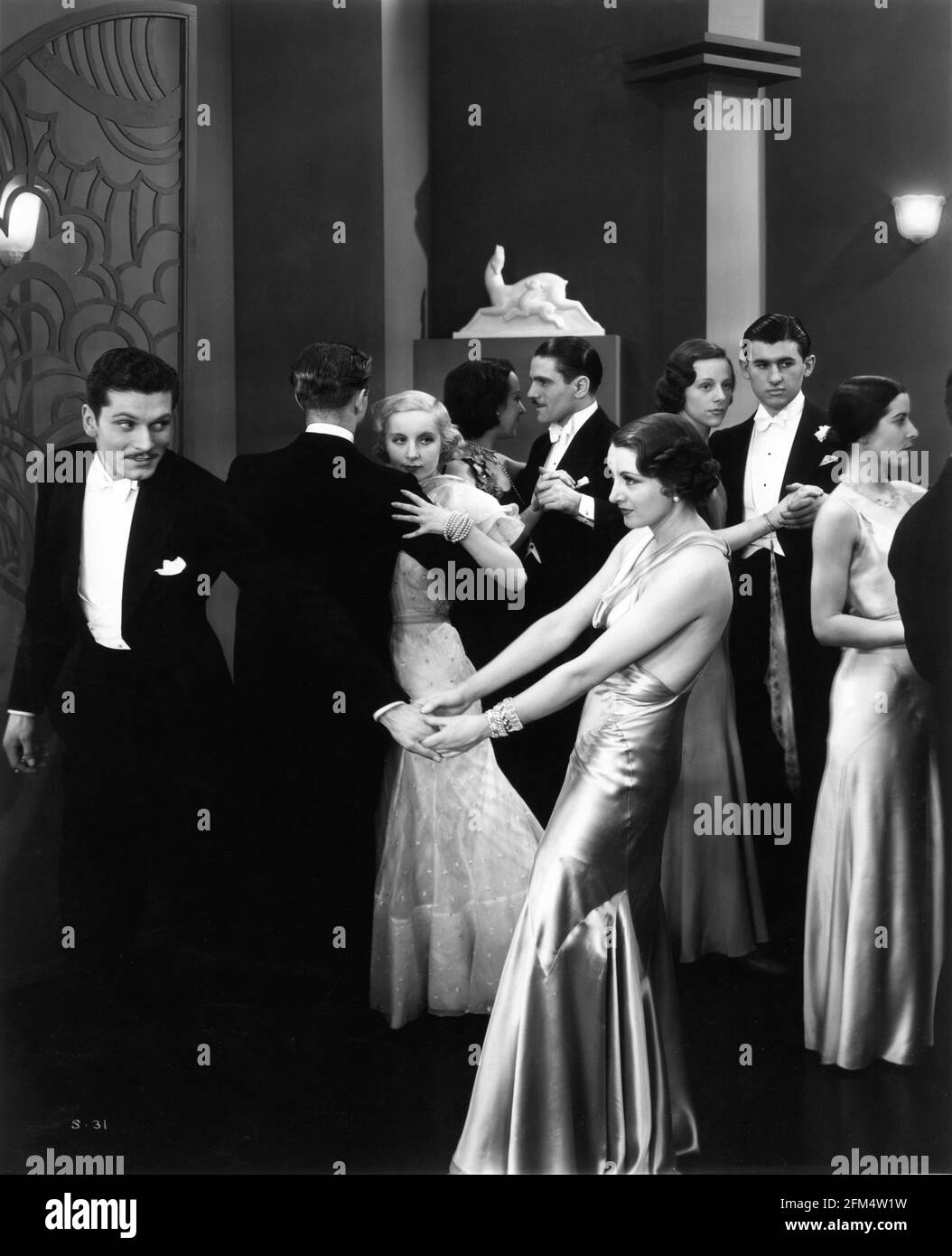 LAURENCE OLIVIER and JILL ESMOND with behind at right very young dress ...