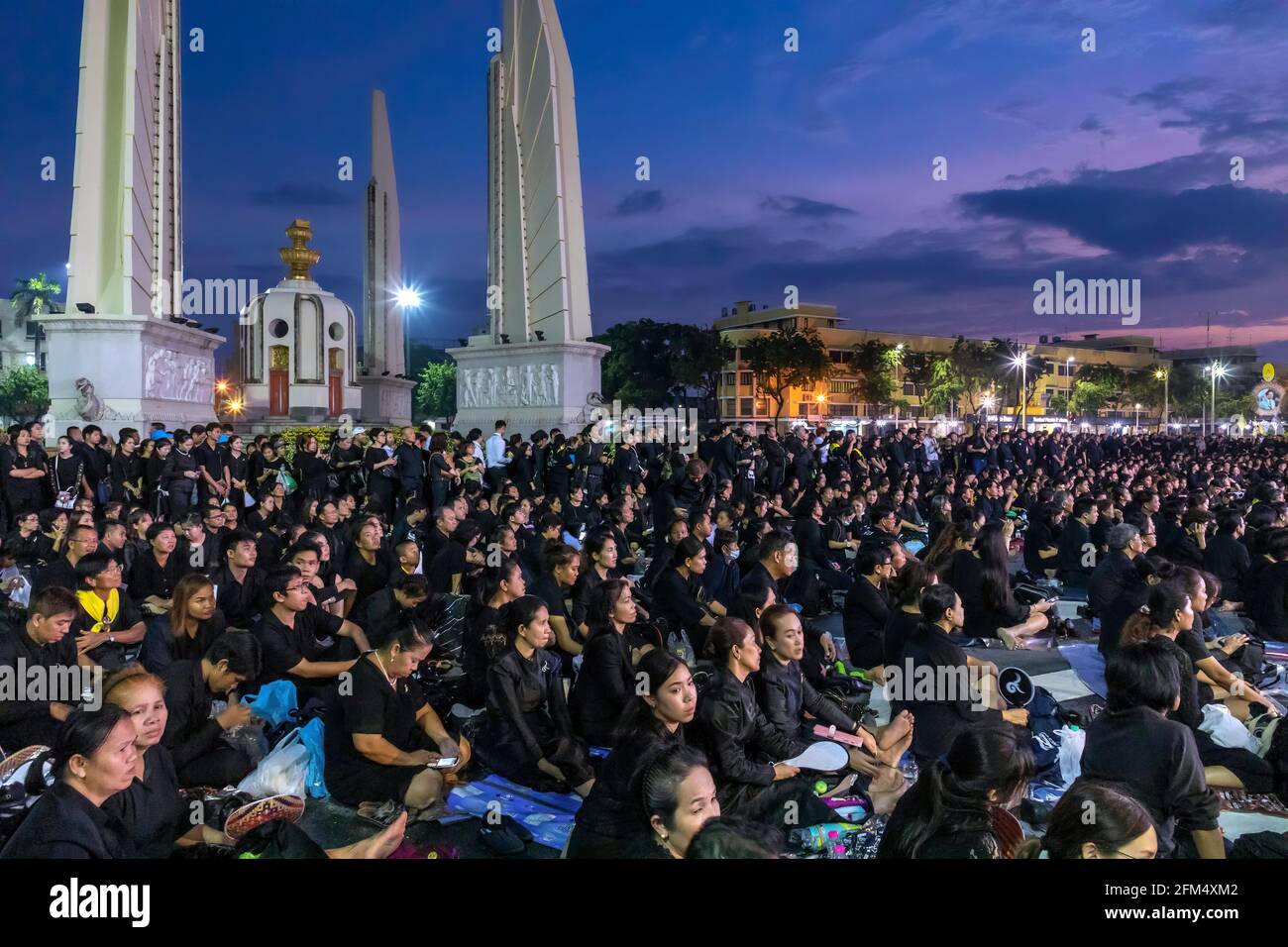 Mourners at Democracy Monument for funeral of King Rama IX at night ...