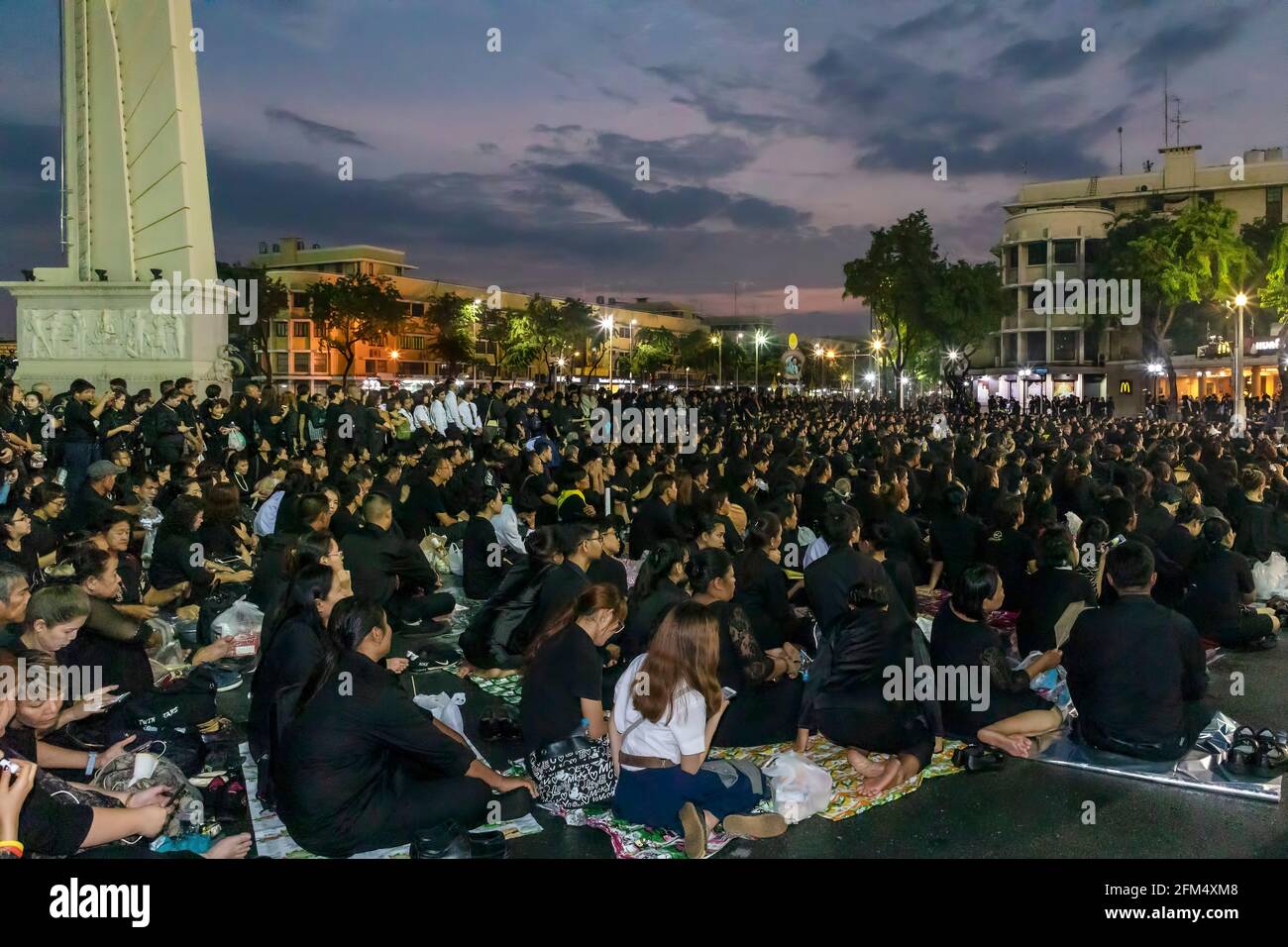 Mourners at Democracy Monument for funeral of King Rama IX at night ...