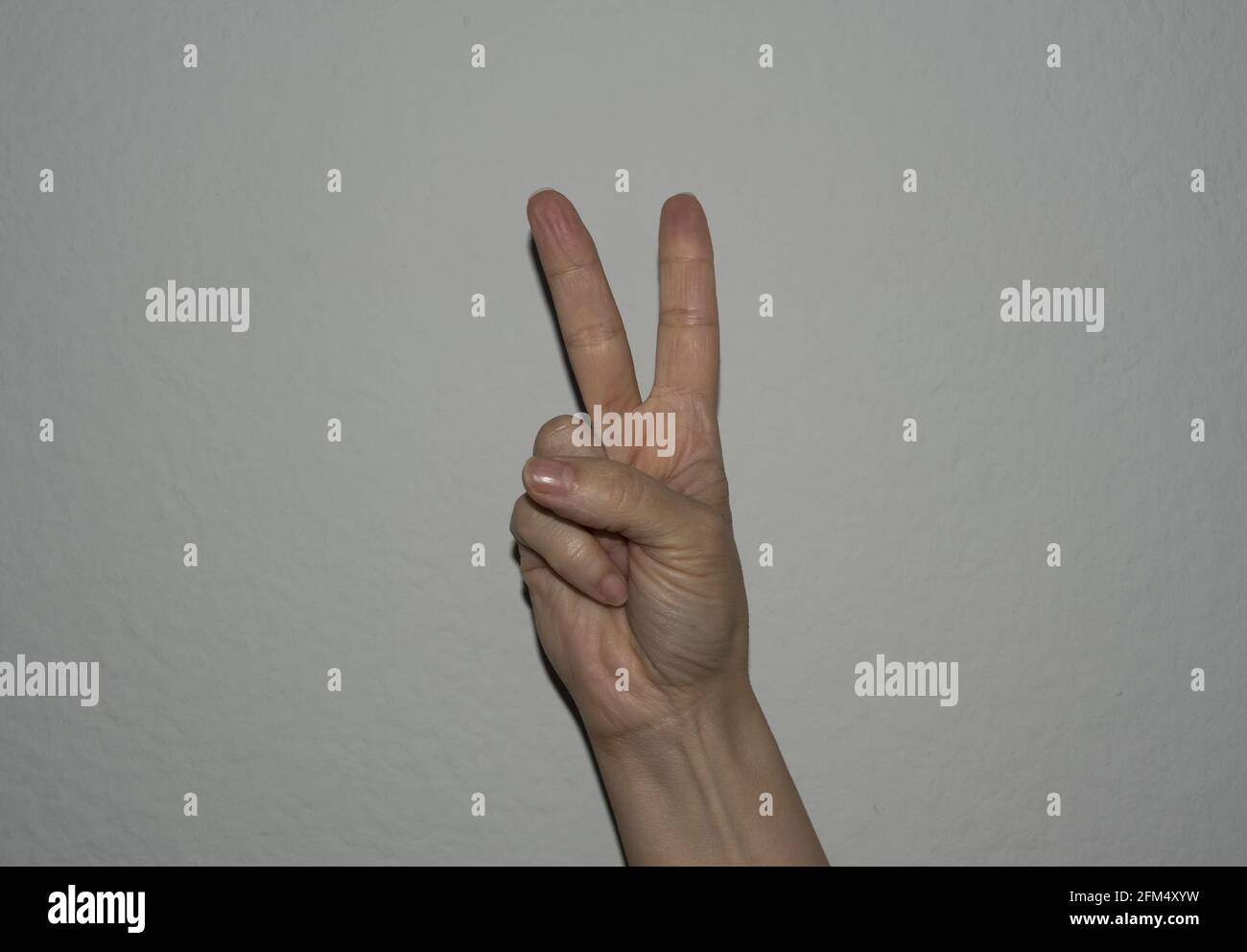Signal made with the fingers of the hand Stock Photo - Alamy