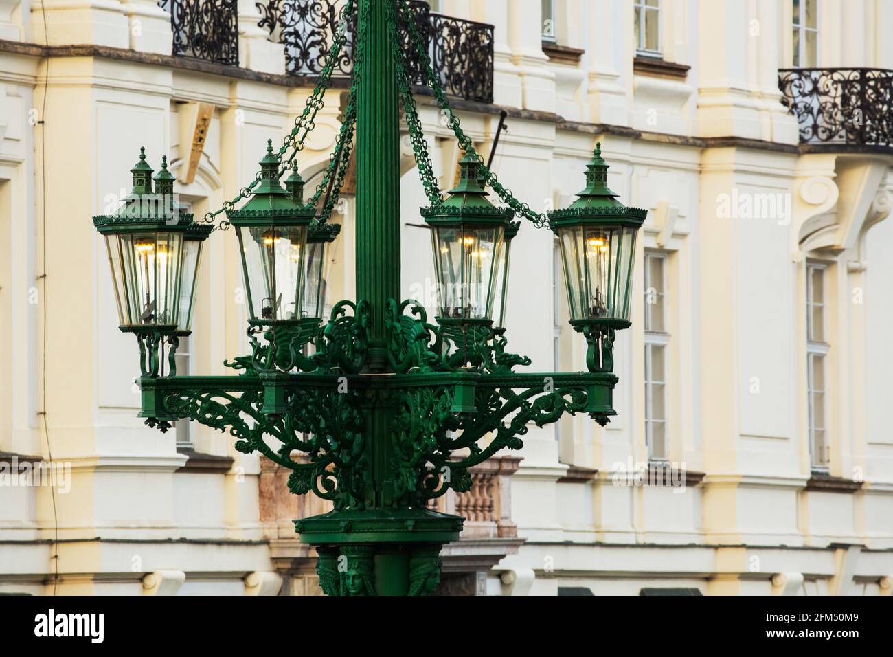 Green square lights hi-res stock photography and images - Alamy