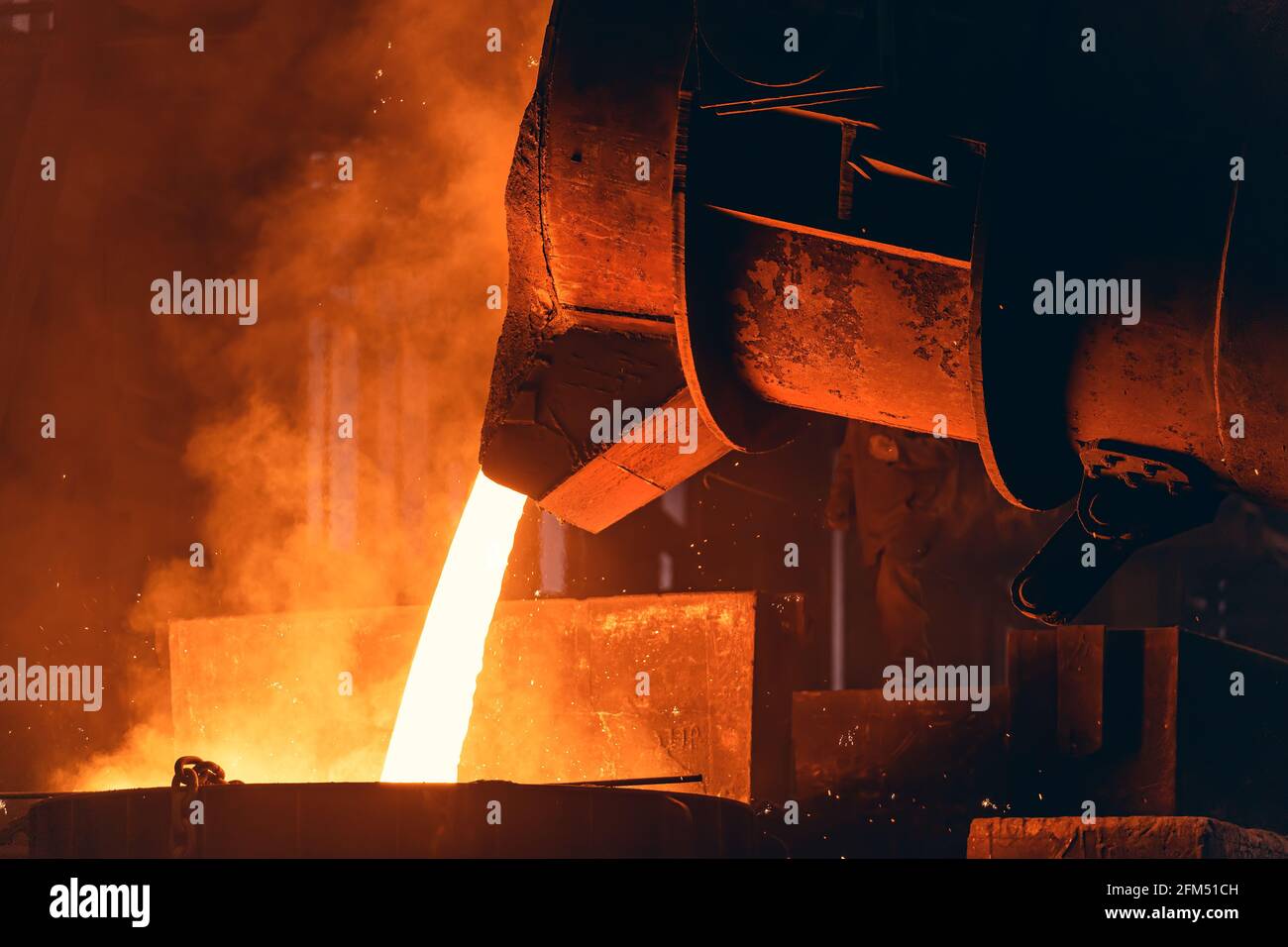 Foundry pour hi-res stock photography and images - Alamy