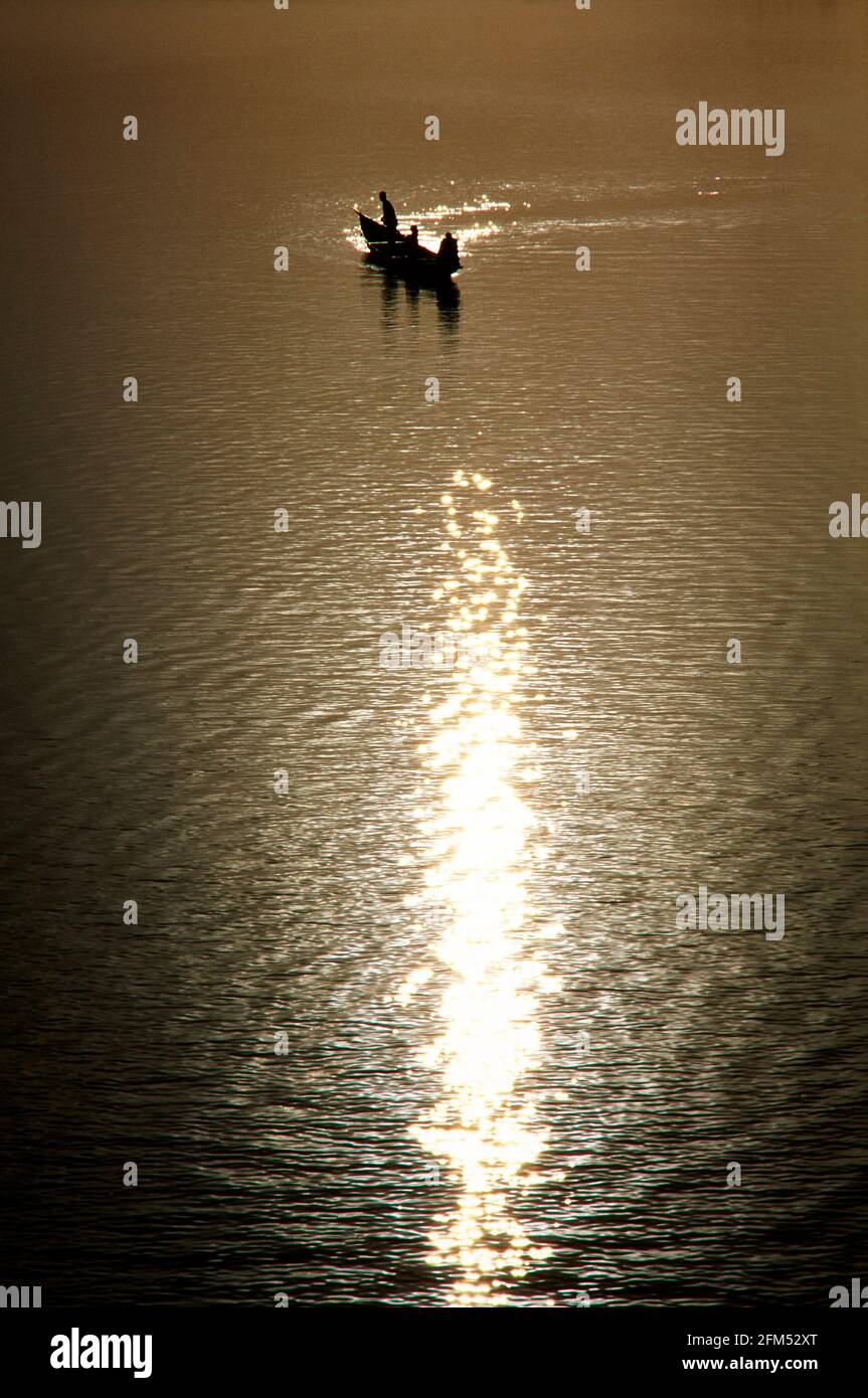 A passenger pirogue on the niger river hi-res stock photography and ...