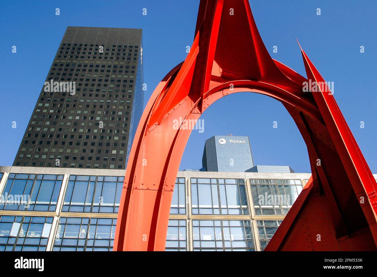 Araignée Rouge, the red spider, an painted steel artwork by Alexander ...