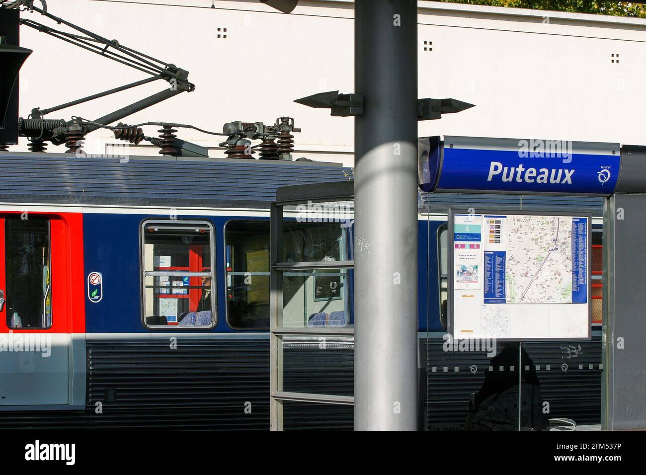 La defense rer train hi-res stock photography and images - Alamy