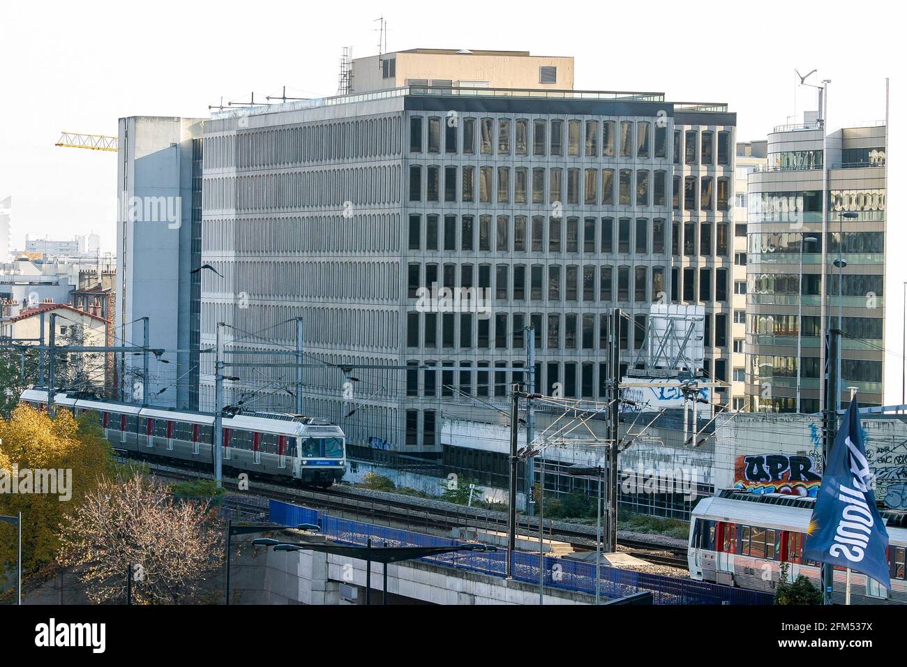 La defense rer train hi-res stock photography and images - Alamy