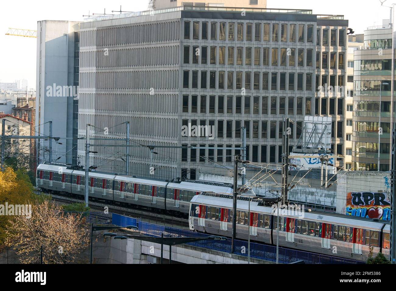 La defense rer train hi-res stock photography and images - Alamy