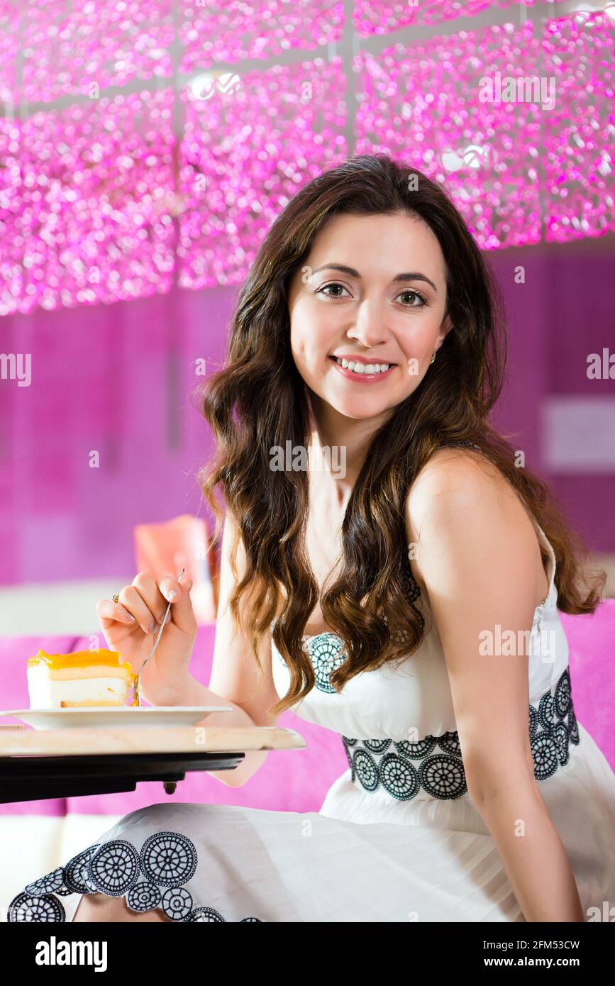 Date cafe alone hi-res stock photography and images - Alamy